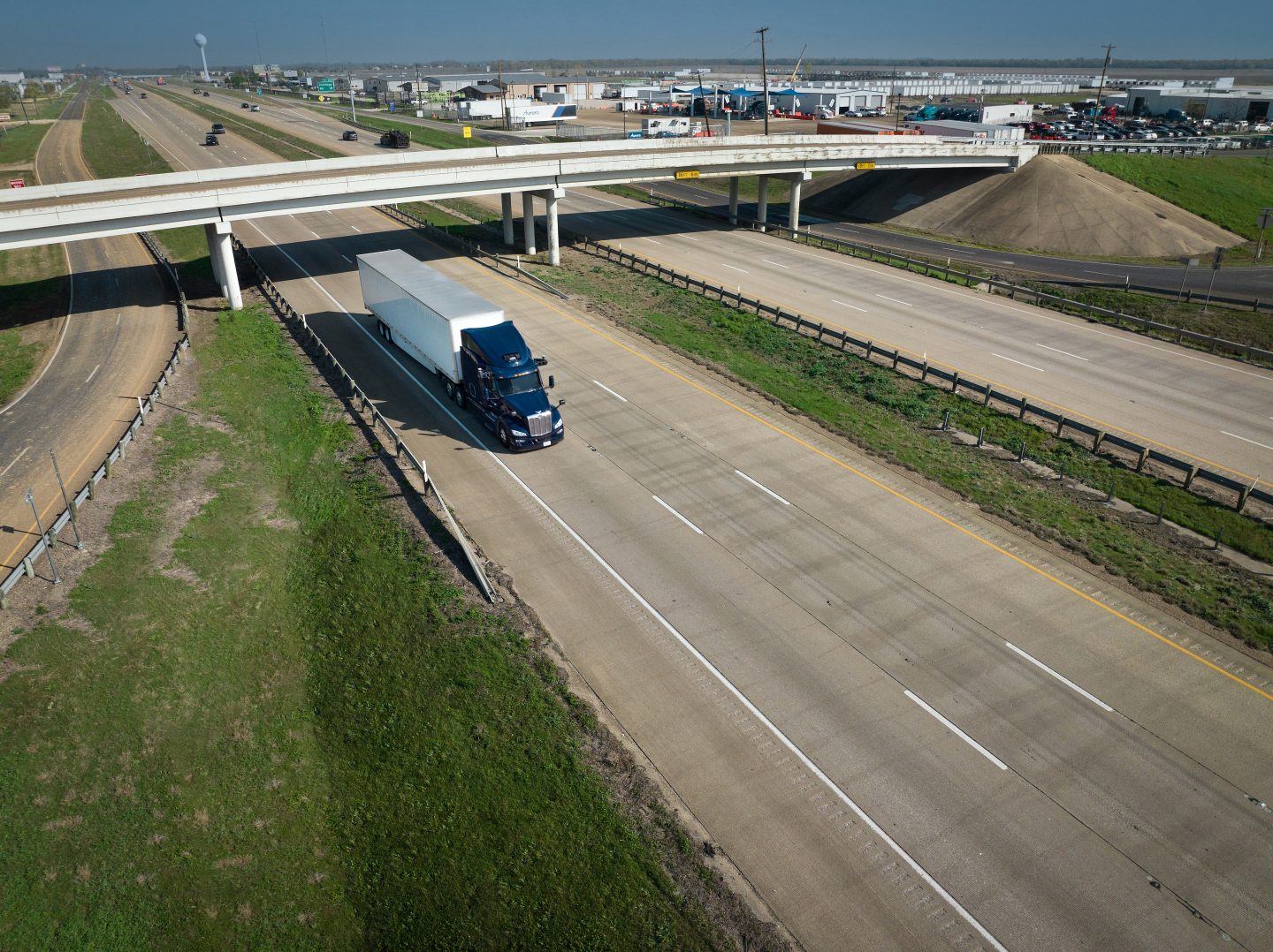 Driverless semis could be months away - Ars Technica