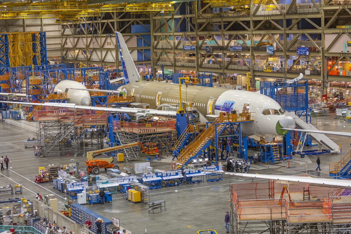 To avoid strike, Boeing promises 25% pay hike—and to build next jet in ...