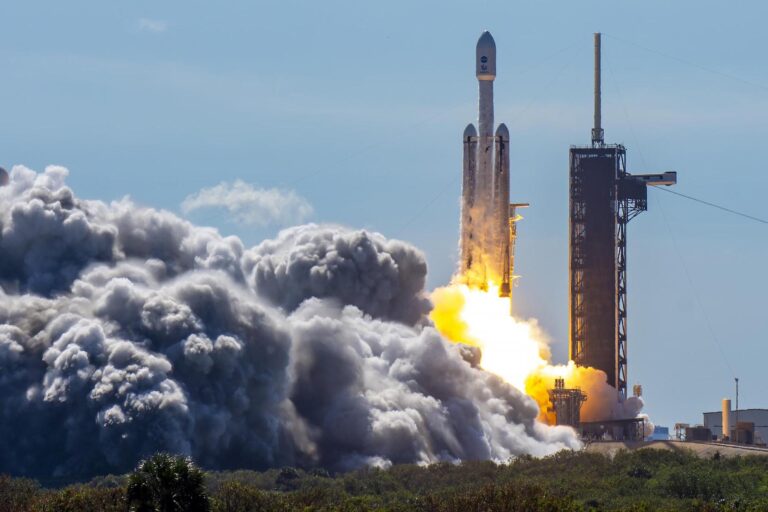 Reusable rockets are here, so why is NASA paying more to launch stuff ...