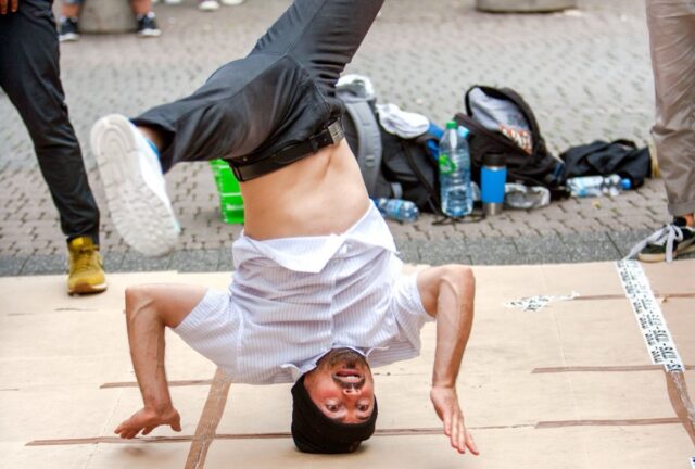 Breakdancers at risk for “headspin hole,” doctors warn - Ars Technica