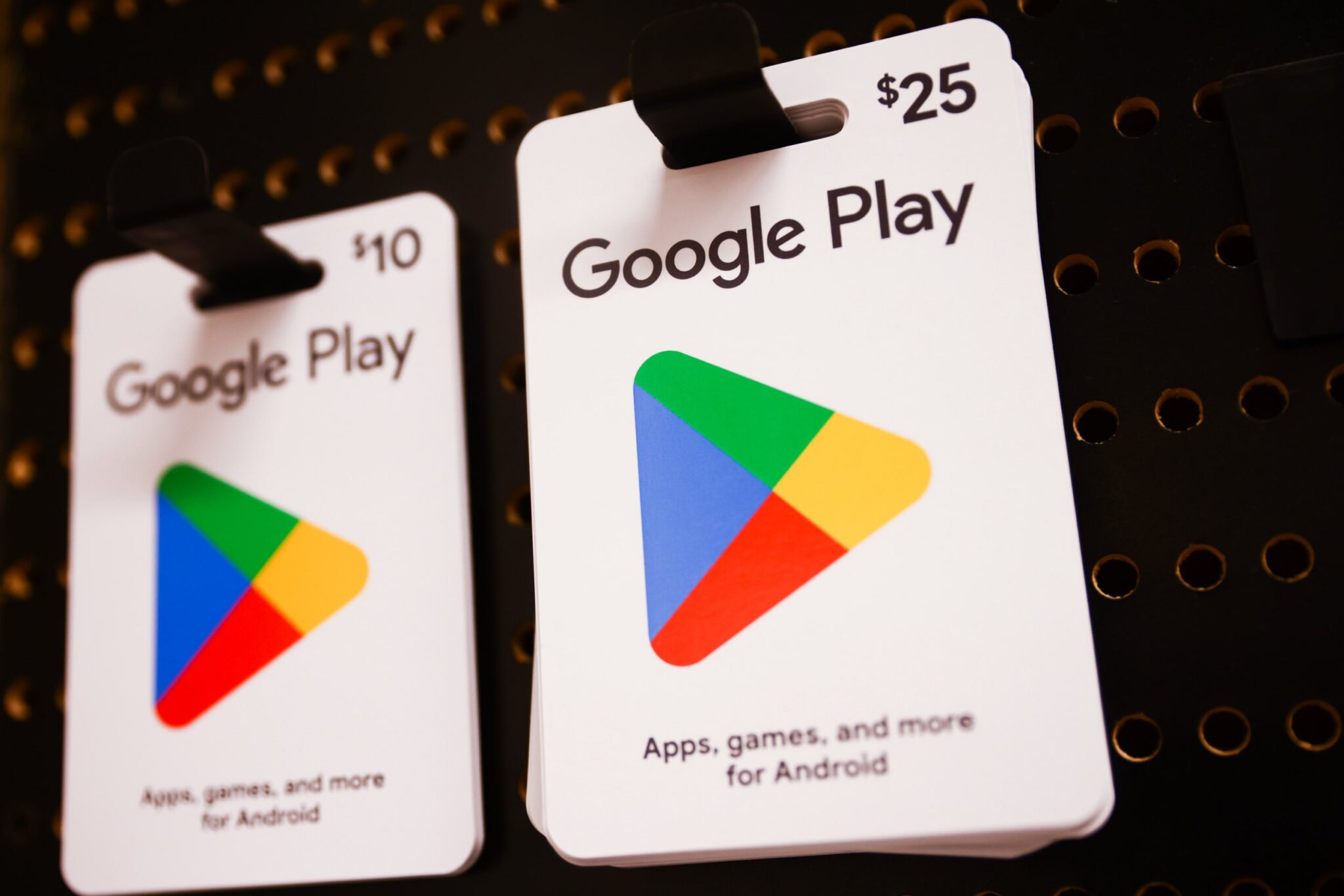 Judge orders Google to distribute third-party app stores on Google Play ...