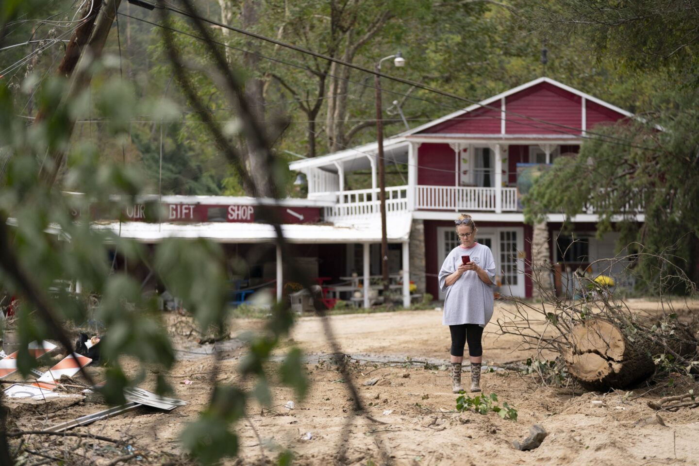 FCC lets Starlink provide service to cell phones in areas hit by ...