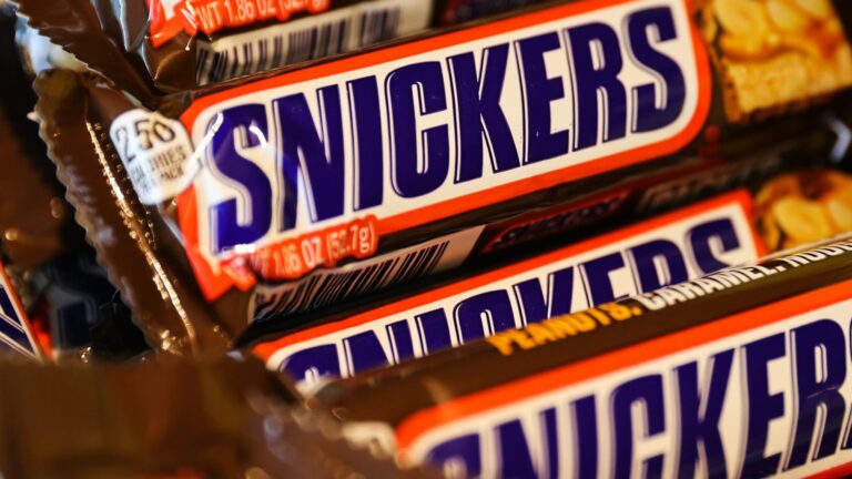 A candy engineer explains the science behind the Snickers bar - Ars ...