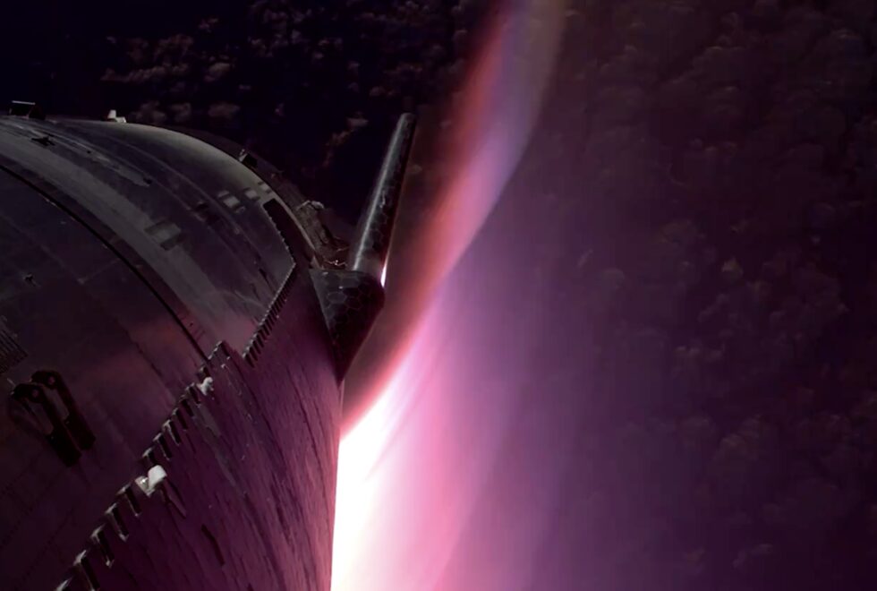 SpaceX catches returning rocket in mid-air, turning a fanciful idea ...