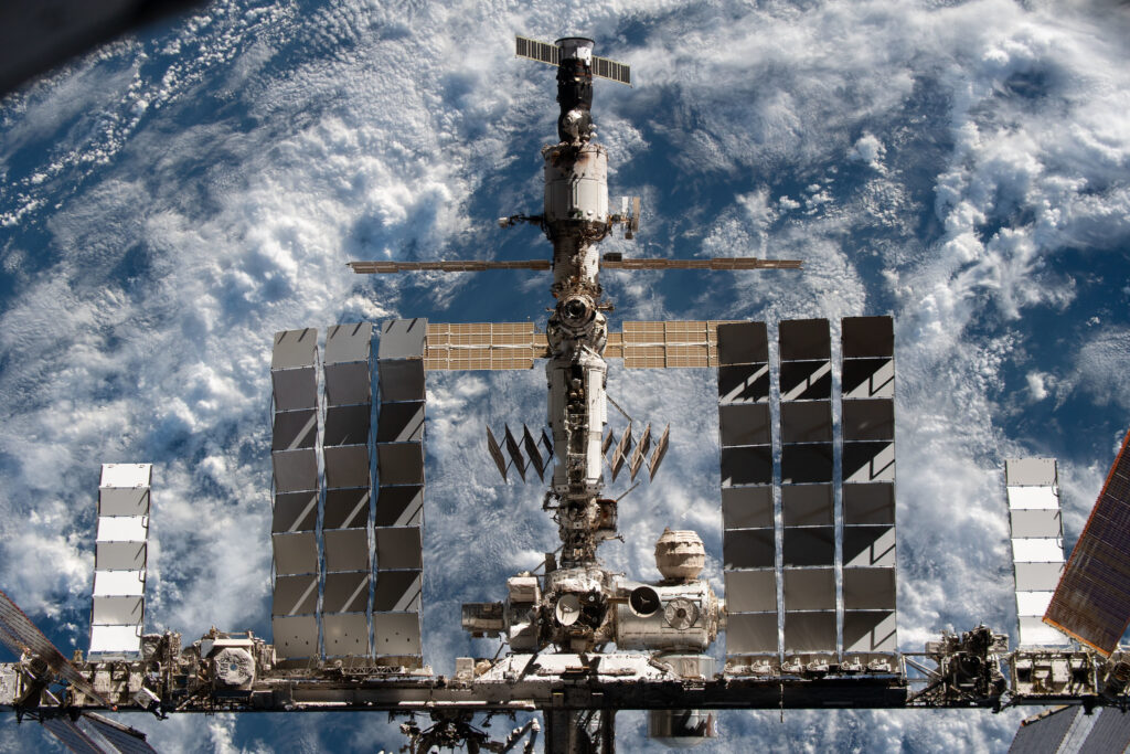 The ISS has been leaking air for 5 years, and engineers still don’t ...