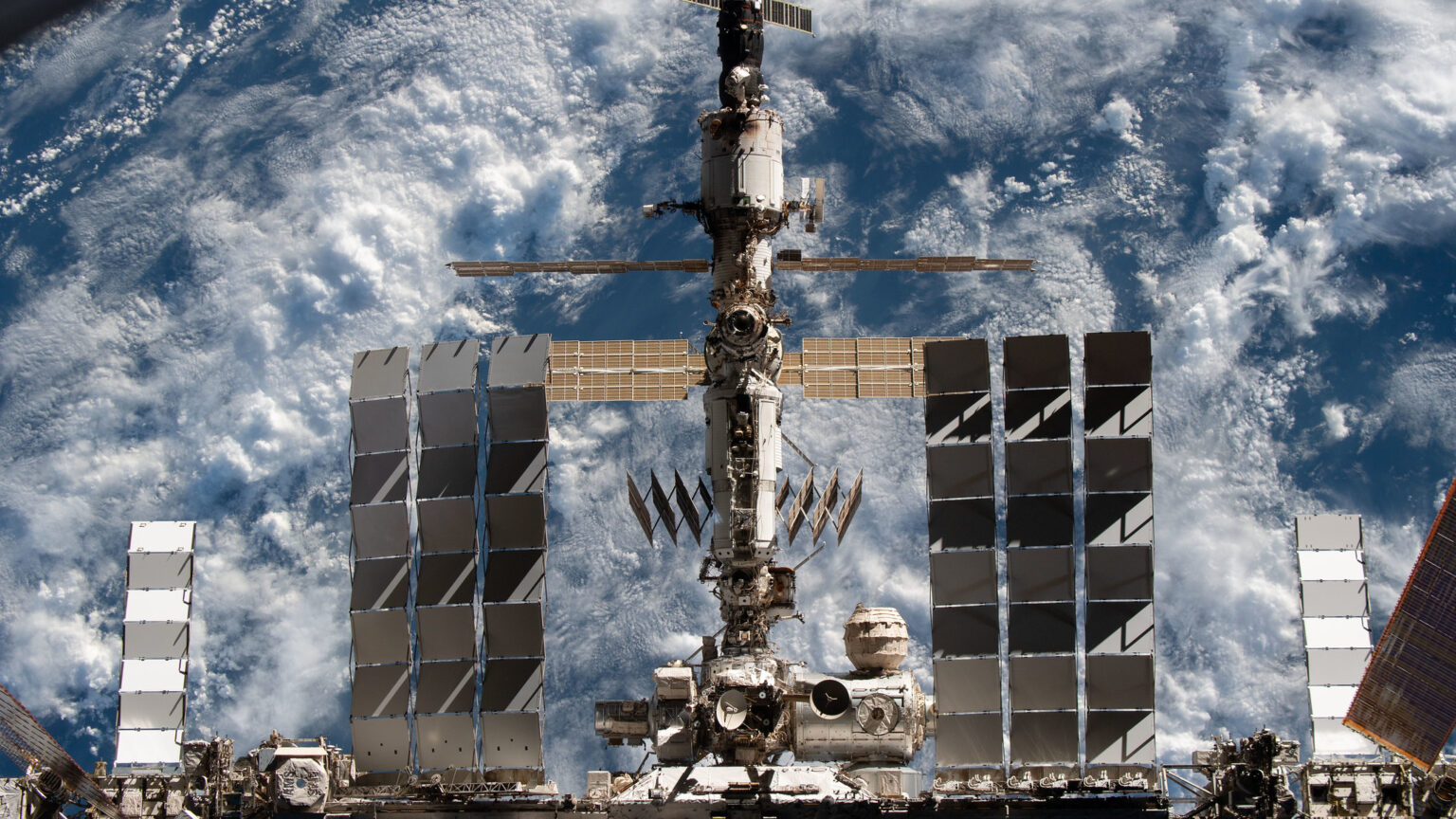 The ISS has been leaking air for 5 years, and engineers still don’t ...