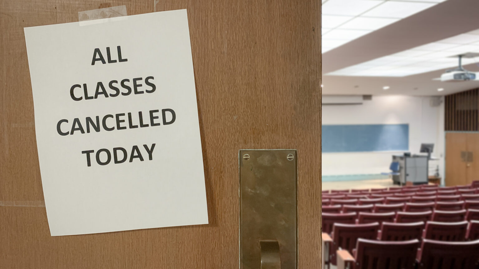 Explicit deepfake scandal shuts down Pennsylvania school - Ars Technica