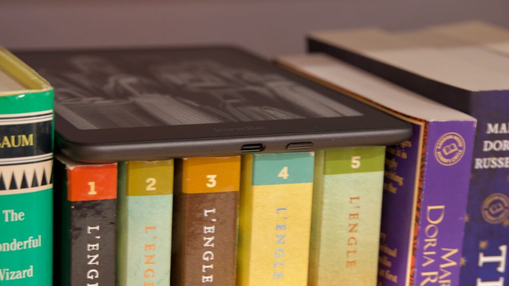 Review: Amazon’s 2024 Kindle Paperwhite makes the best e-reader a ...