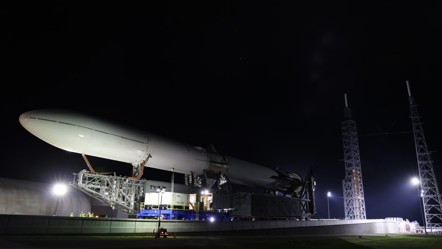 Blue Origin vows to fly its New Glenn rocket "before the end of this ...