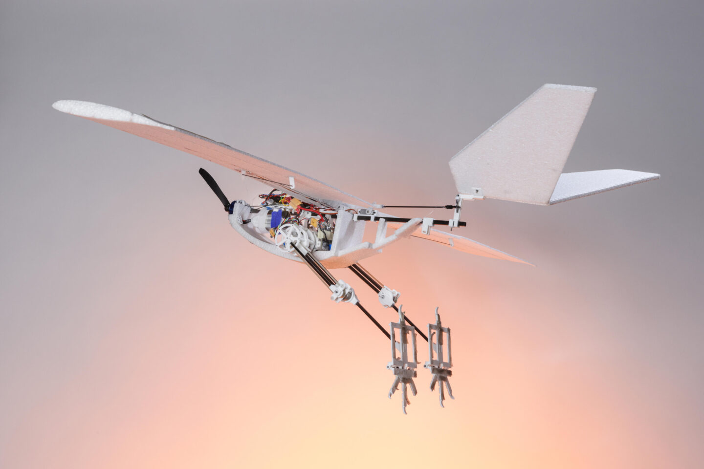 New drone has legs for landing gear, enabling efficient launches - Ars ...