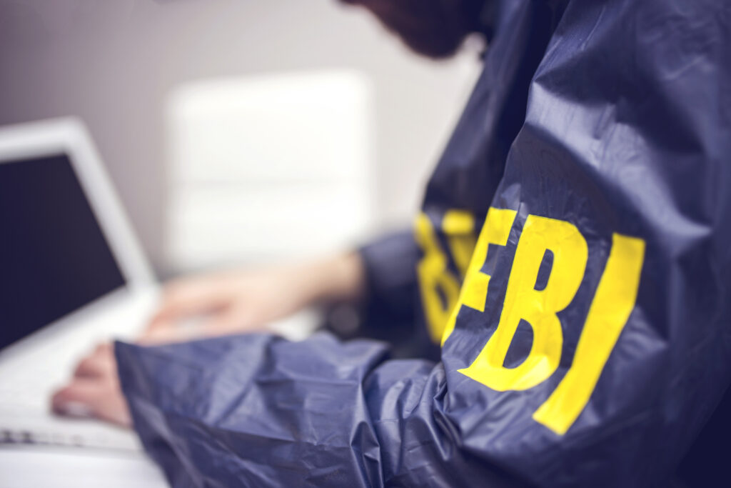 Court rules FBI’s warrantless searches violated Fourth Amendment - Ars ...