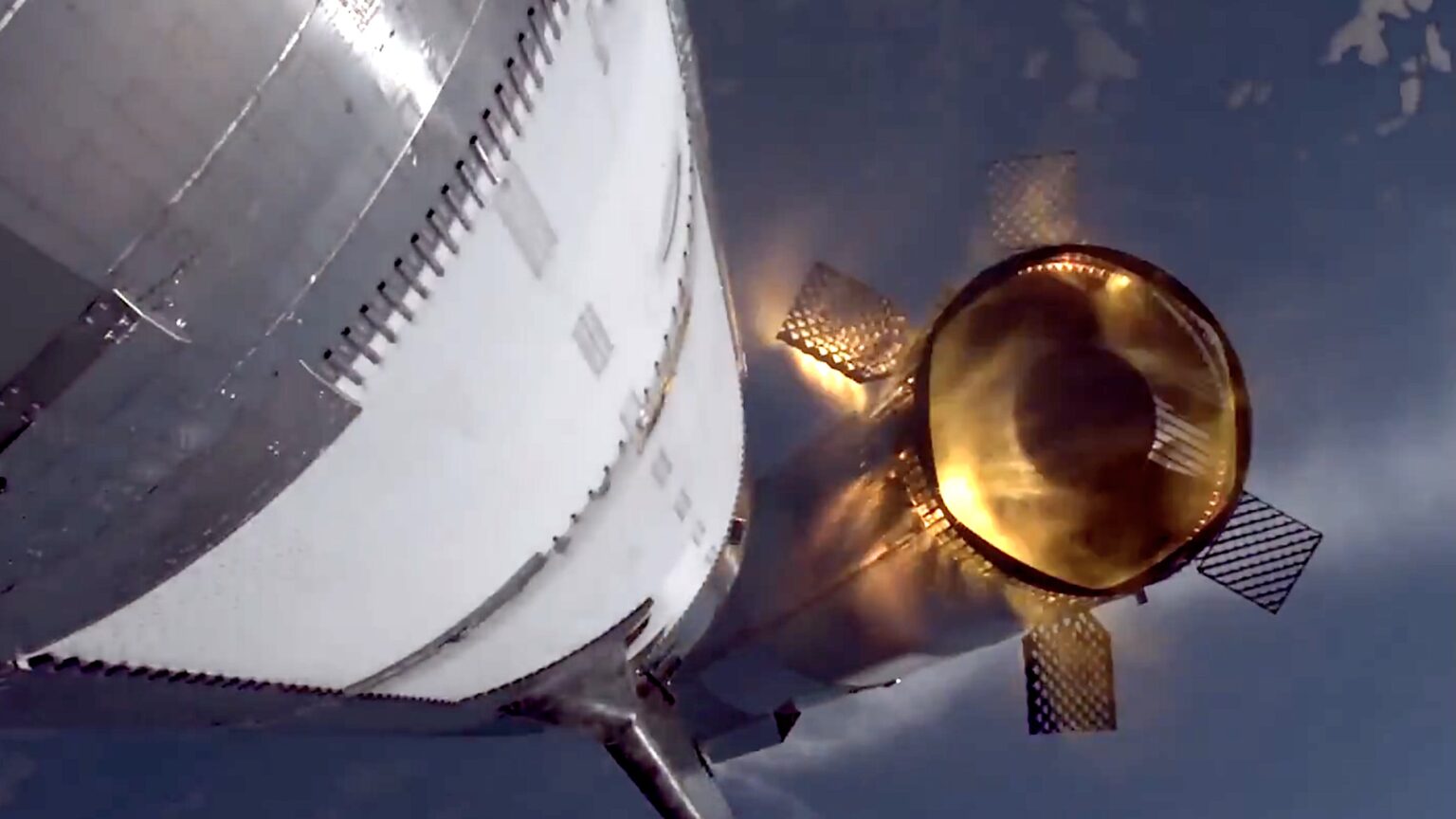 Fire destroys Starship on its seventh test flight, raining debris from ...