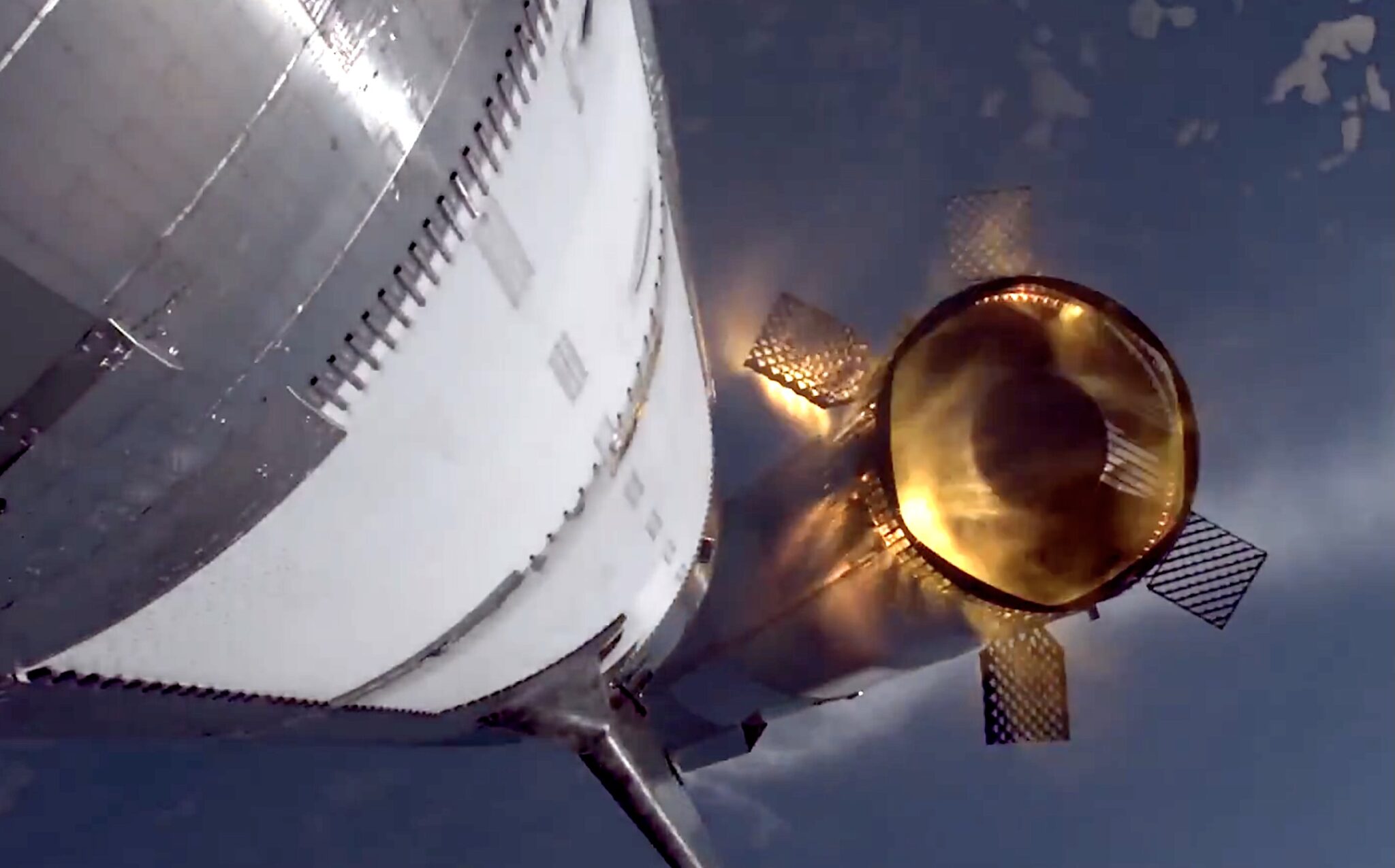 Fire destroys Starship on its seventh test flight, raining debris from ...