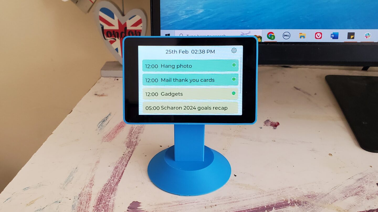 Hands-on: This 3.5-inch smart display makes my digital calendars more digestible - Ars Technica