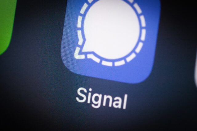 X is reportedly blocking links to secure Signal contact pages - Ars ...