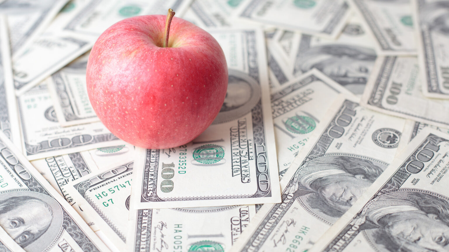 Apple promises $500 billion in US investment in wake of tariff threats ...