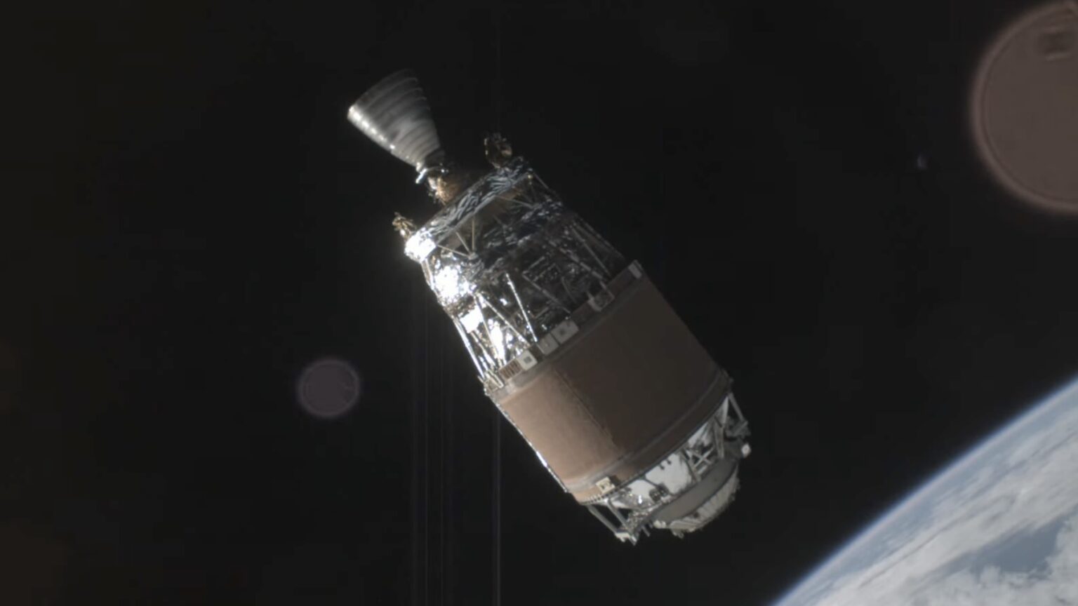 Astroscale aced the world’s first rendezvous with a piece of space junk ...