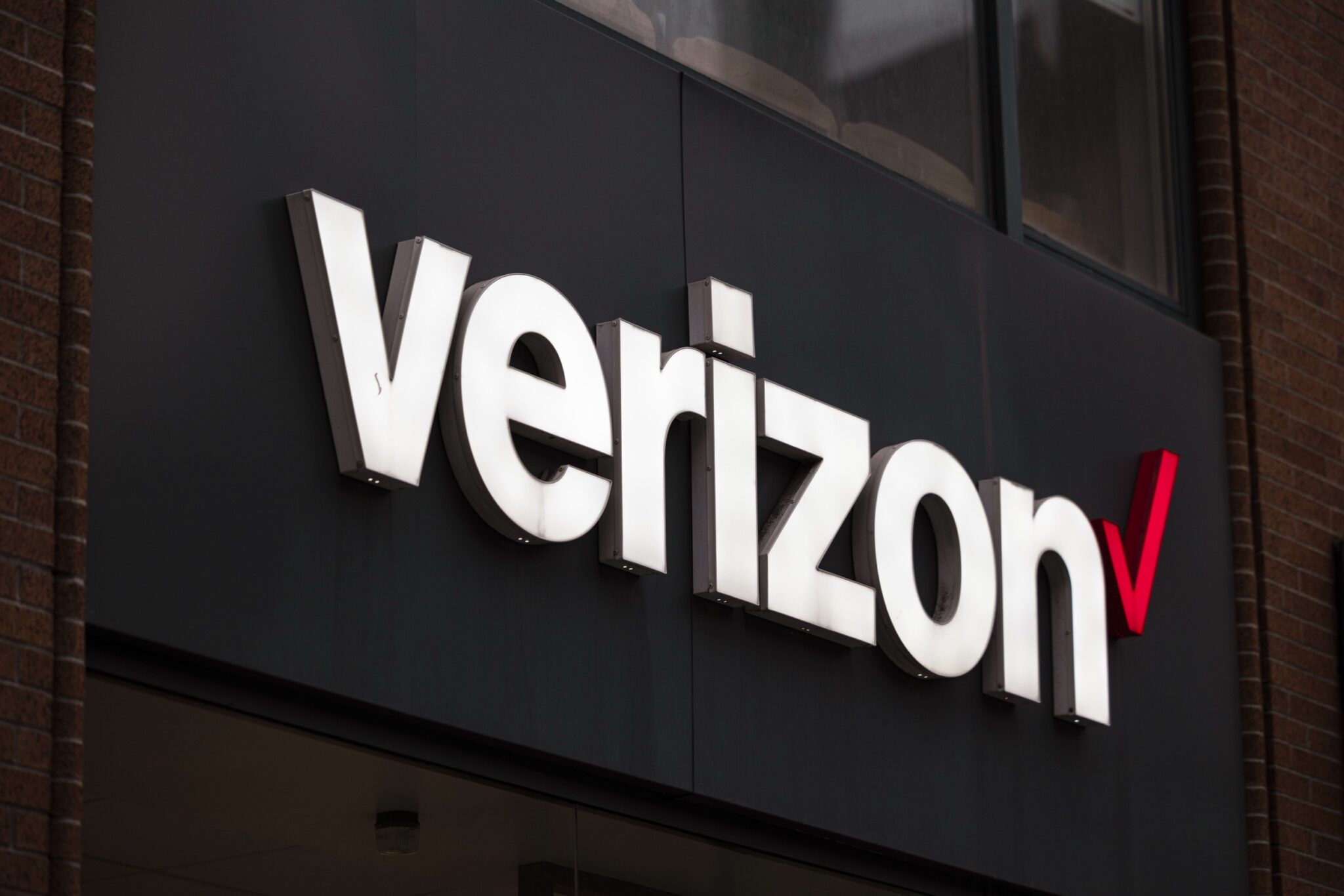 Verizon beats lawsuit from utility worker who said lead cables made him ...