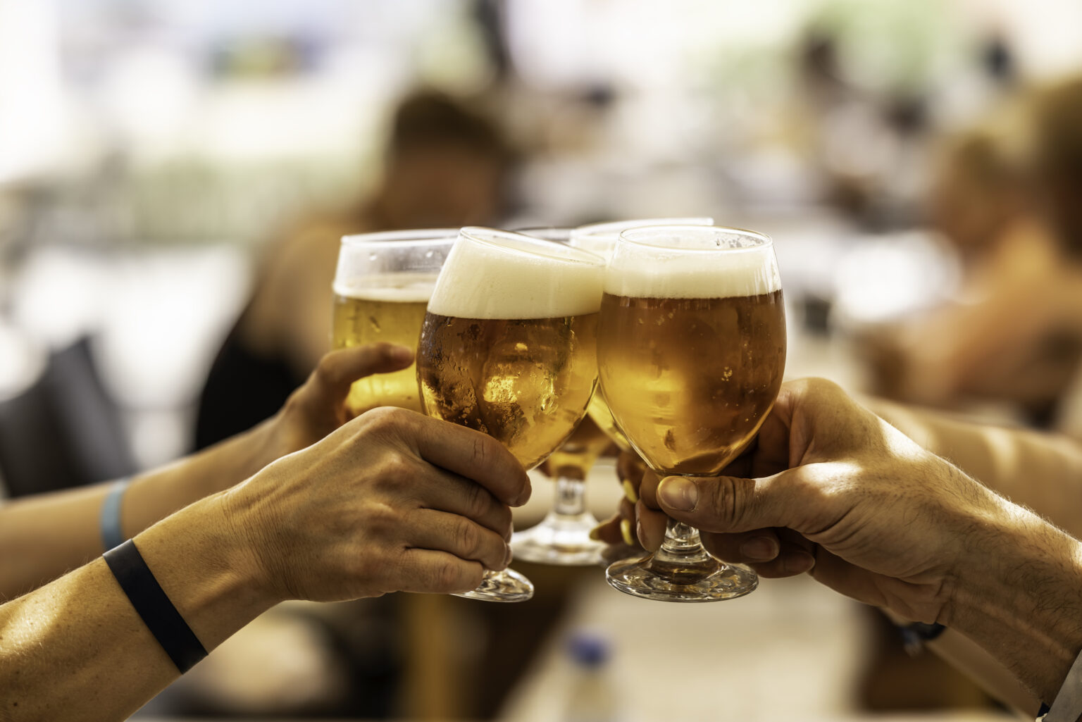 Large study shows drinking alcohol is good for your cholesterol levels ...