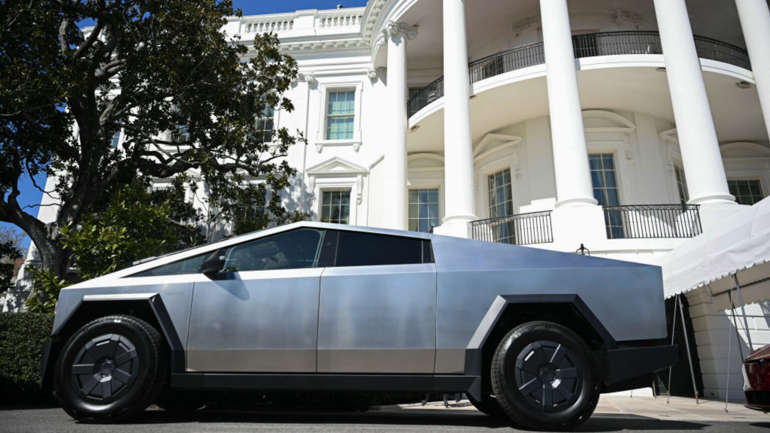 Cybertrucks’ faulty trim prompts biggest recall yet, stokes Tesla ...