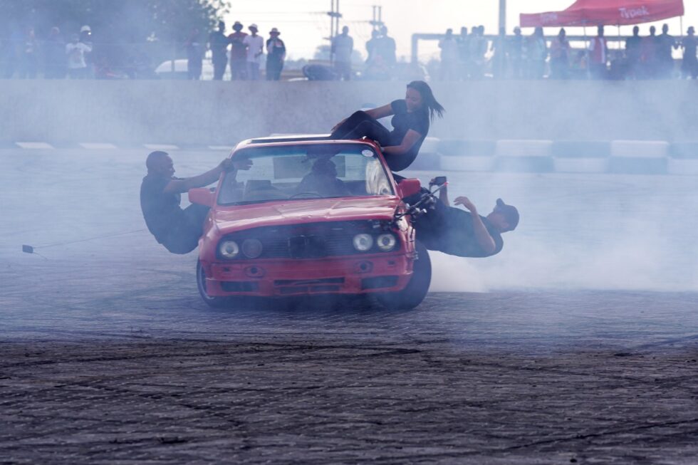 David Blaine shows his hand in Do Not Attempt - Ars Technica