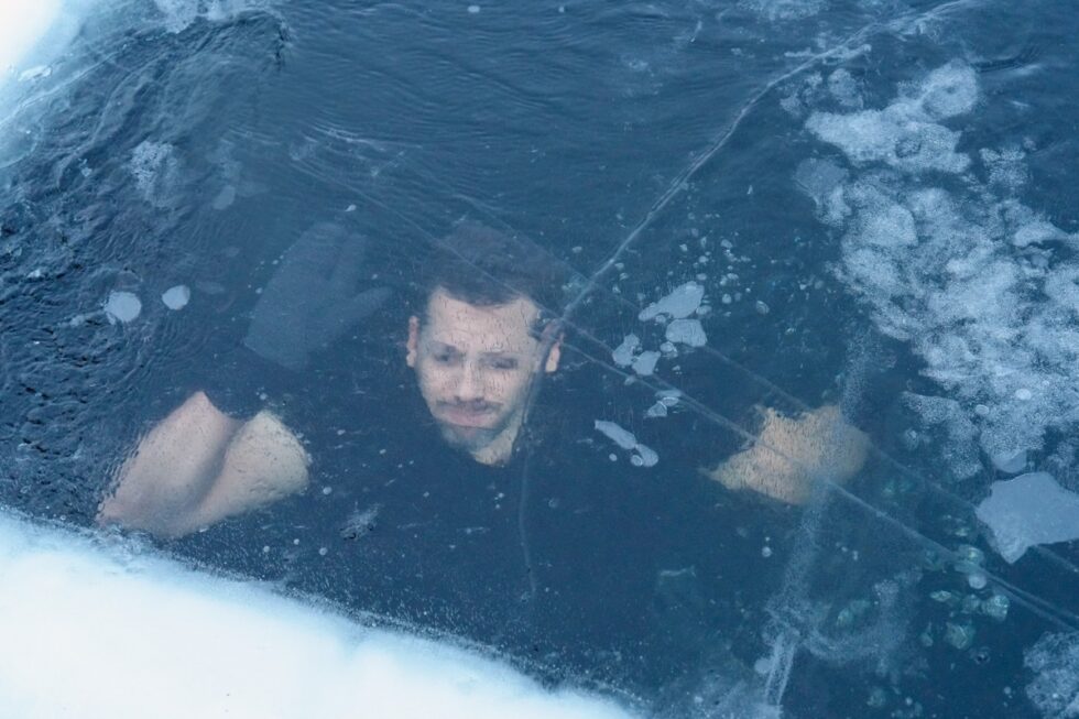 David Blaine shows his hand in Do Not Attempt - Ars Technica