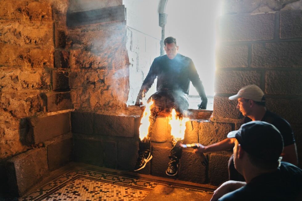 David Blaine shows his hand in Do Not Attempt - Ars Technica