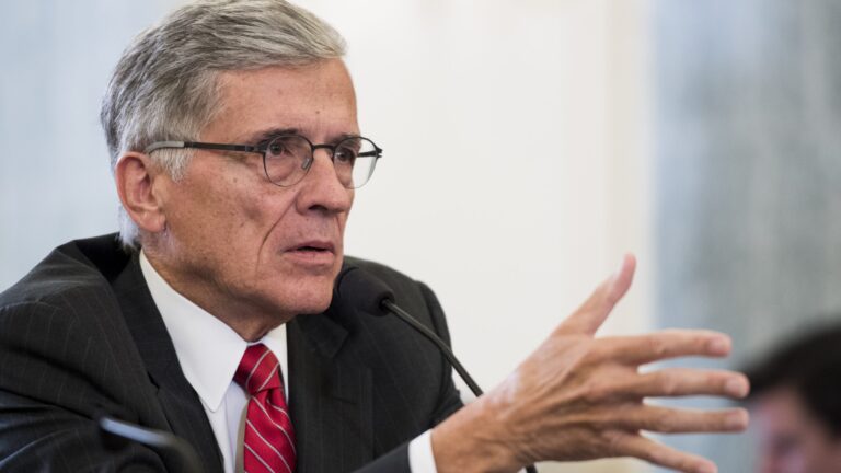 Ex-FCC chairs from both parties say CBS news distortion investigation ...