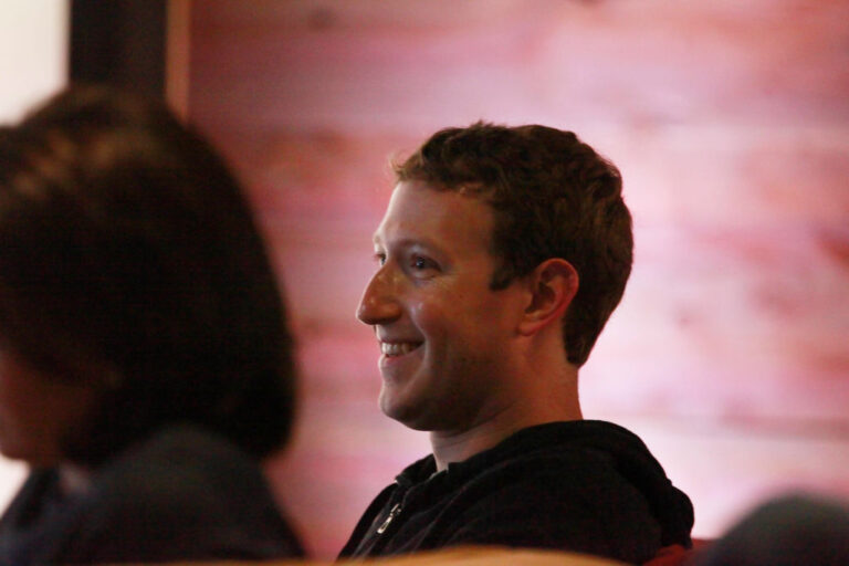 Zuckerberg stifled Instagram because he loves Facebook, Instagram ...
