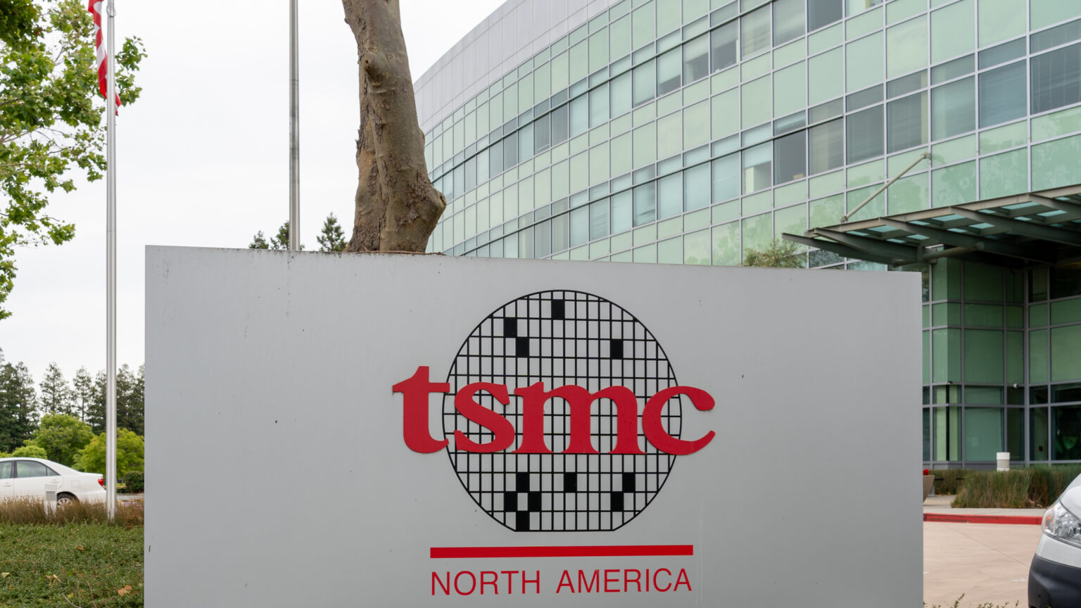 Trump can’t keep China from getting AI chips, TSMC suggests - Ars Technica