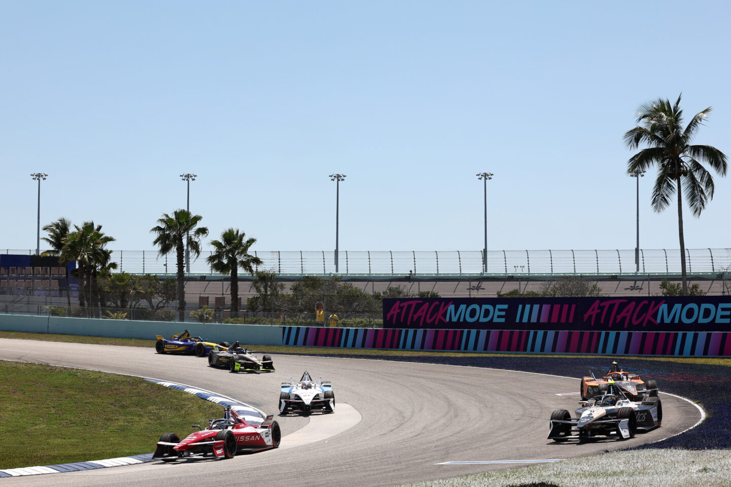 What happened when Formula E visited an American oval track? - Ars Technica