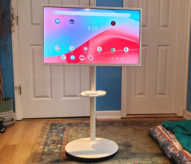 The curious rise of giant tablets on wheels - Ars Technica