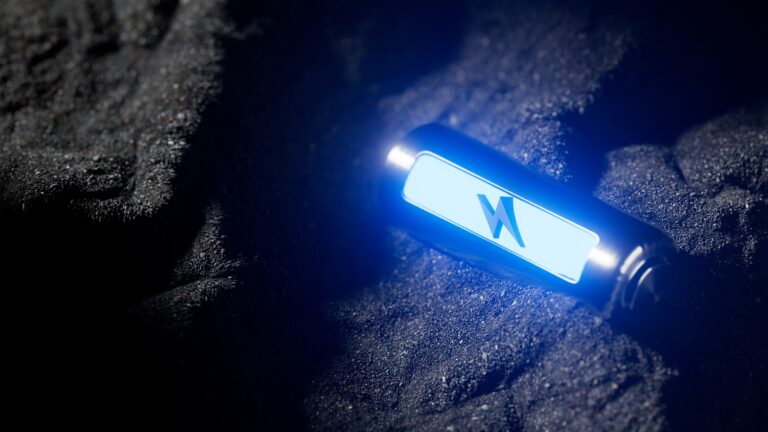 Researchers develop a battery cathode material that does it all - Ars ...