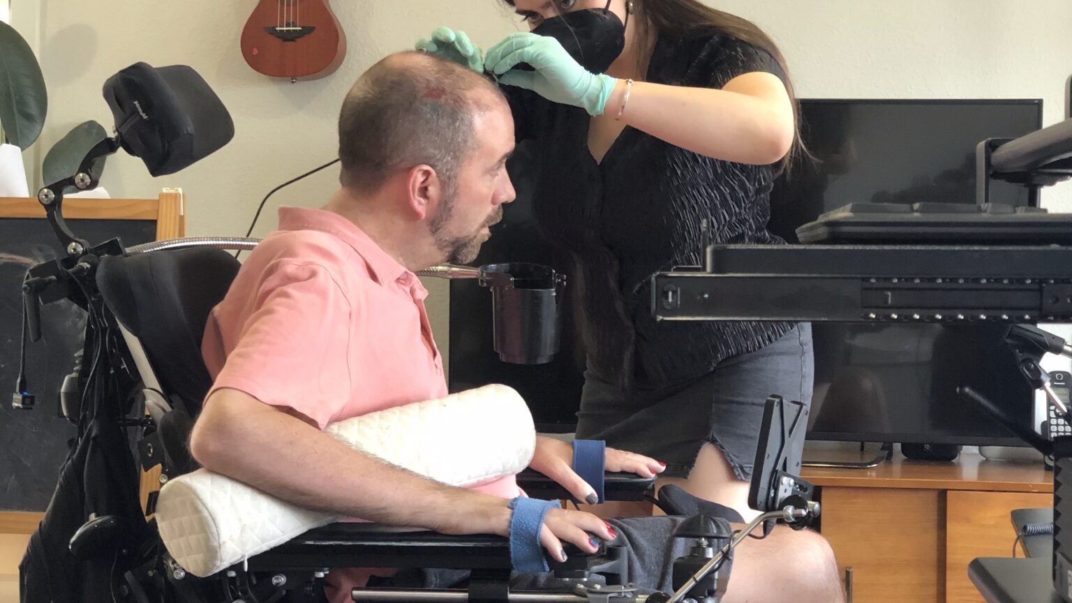 A neural brain implant provides near instantaneous speech - Ars Technica