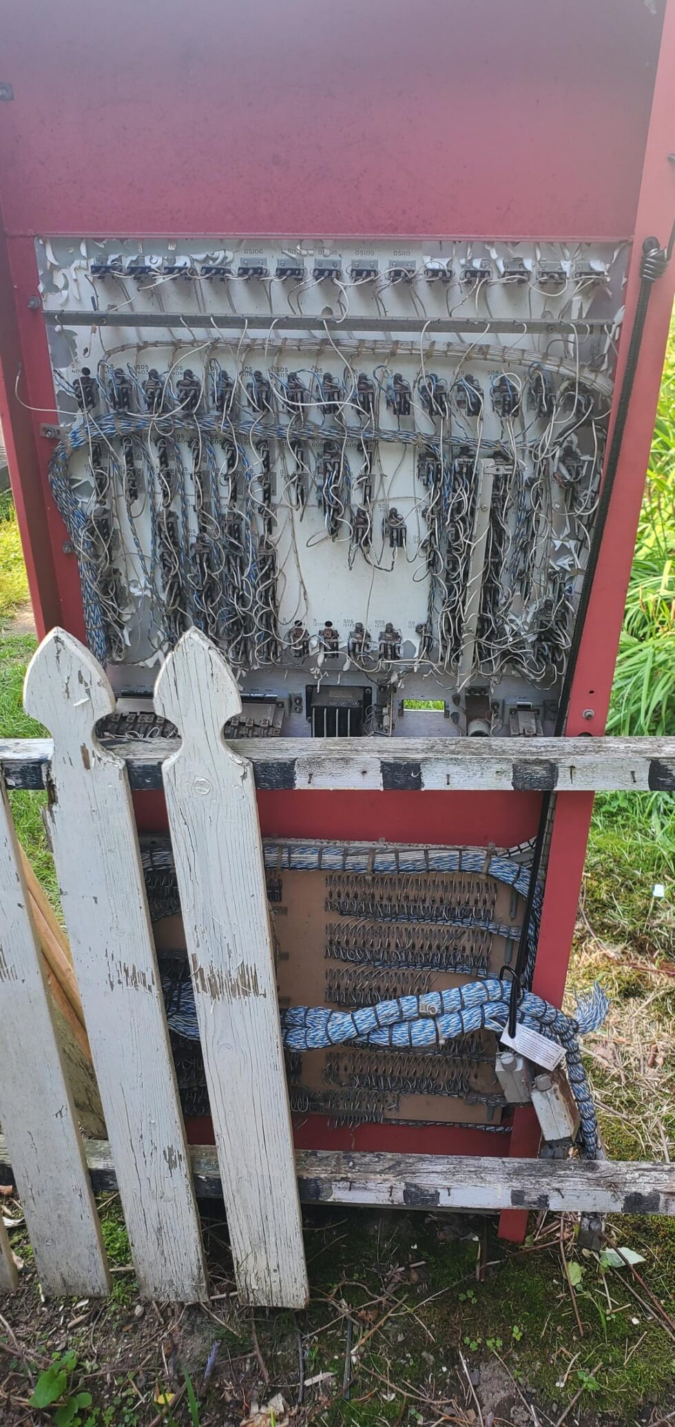 Reddit user surprised when 1960s computer panel emerged from collapsed ...