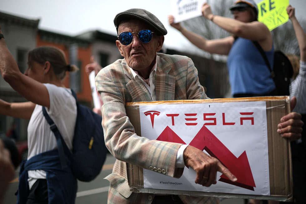 Tesla profits fall 37% in Q3 despite healthy sales - Ars Technica