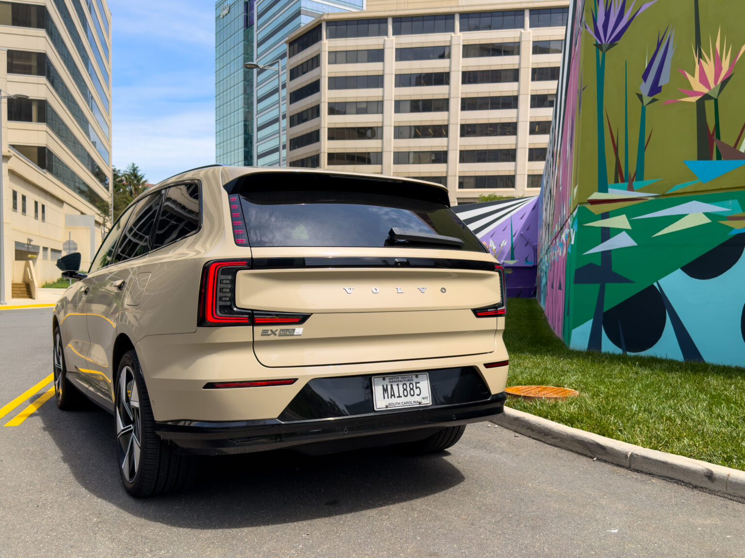2025 Volvo EX90: A low-key luxury electric SUV - Ars Technica
