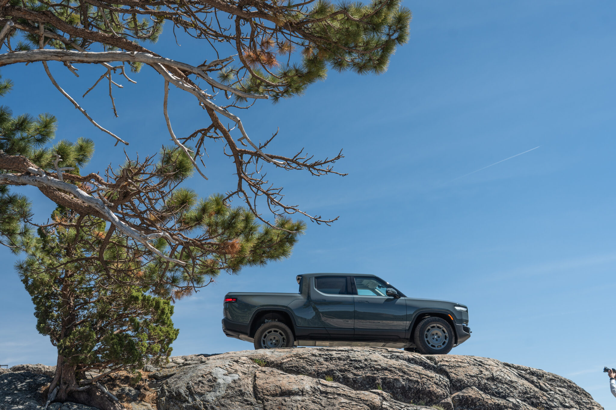 Rivian’s new Quad-Motor R1T and R1S beat the competition in any ...