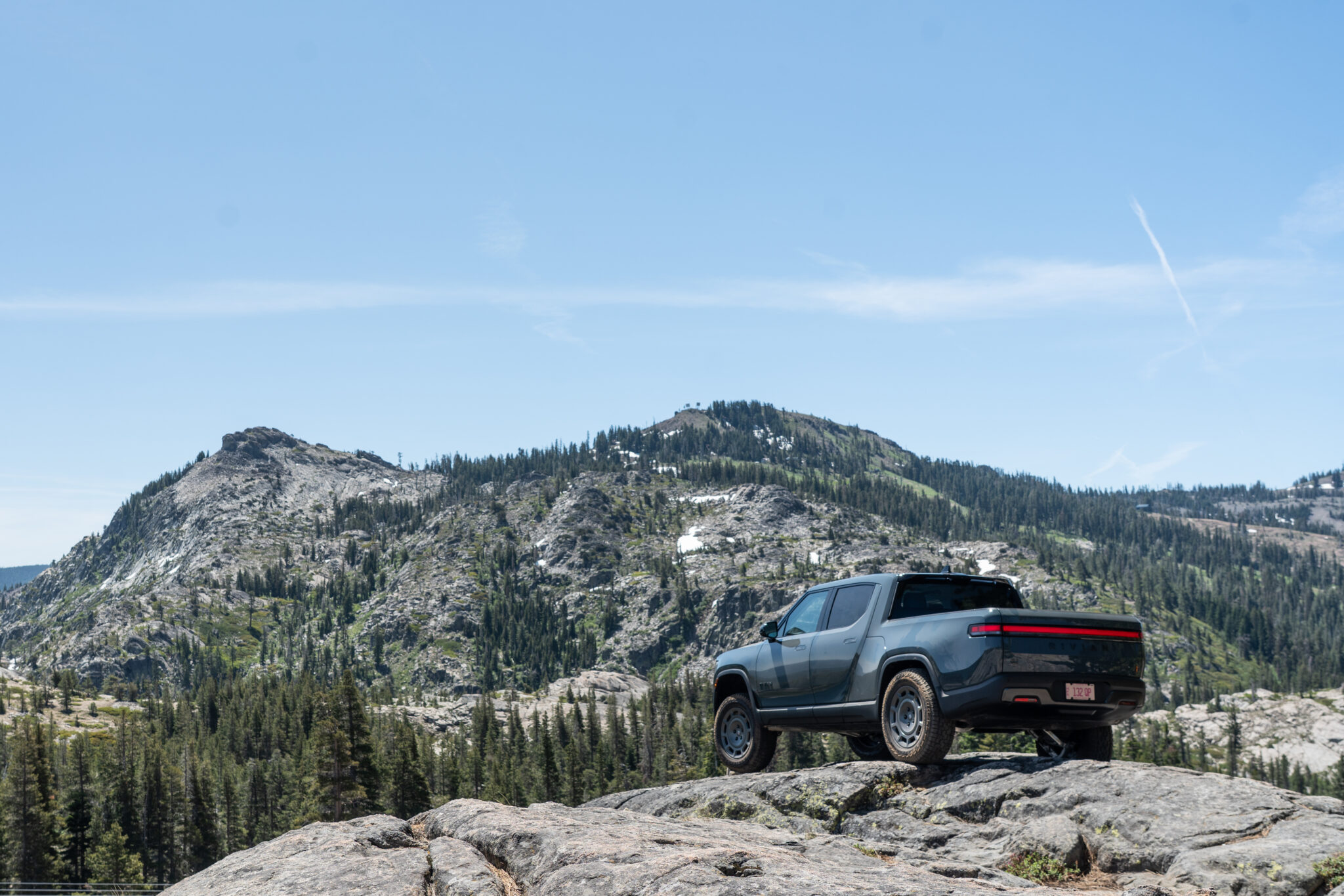 Rivian’s new Quad-Motor R1T and R1S beat the competition in any ...