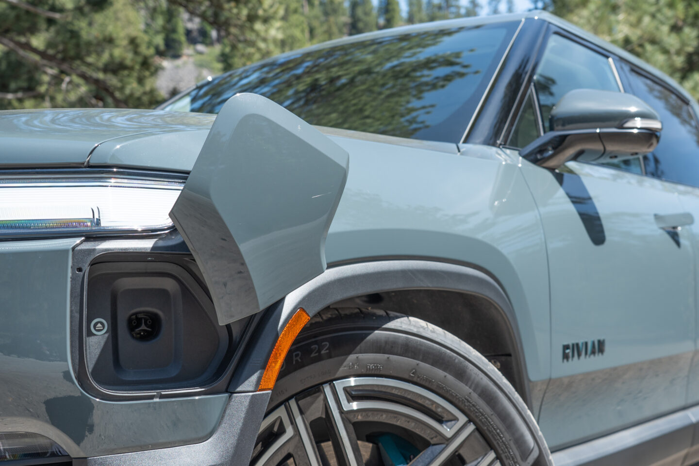 Rivian’s new Quad-Motor R1T and R1S beat the competition in any ...