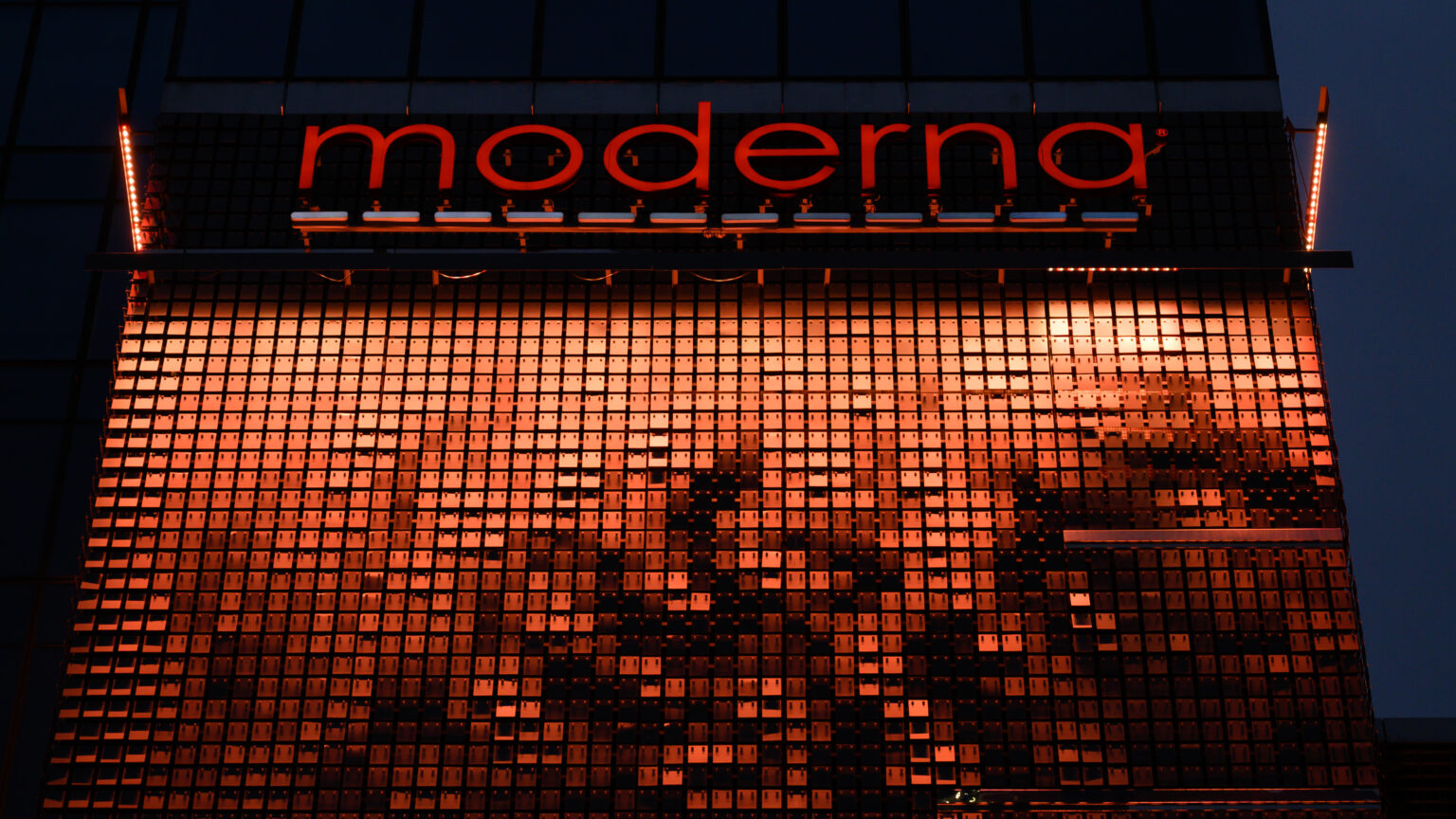 Moderna says mRNA flu vaccine sailed through trial, beating standard ...