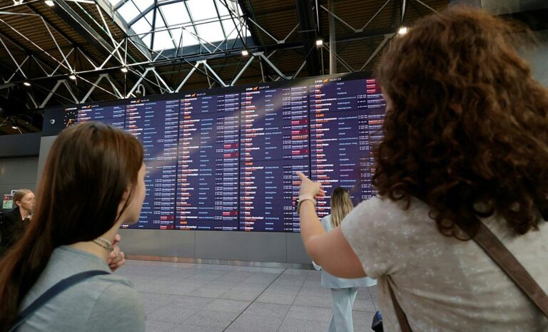 Pro-Ukrainian hackers take credit for attack that snarls Russian flight ...