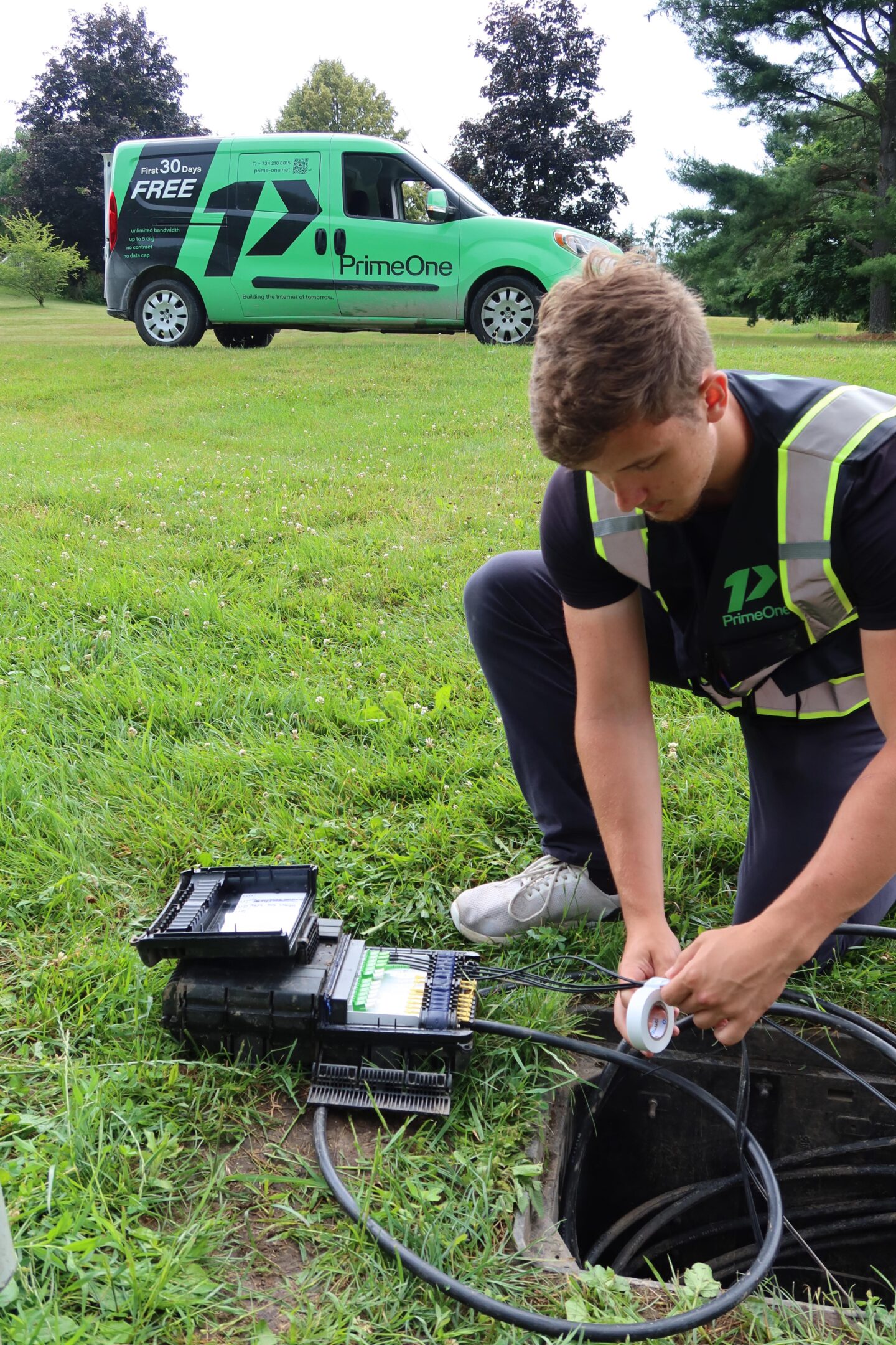 Two guys hated using Comcast, so they built their own fiber ISP - Ars ...