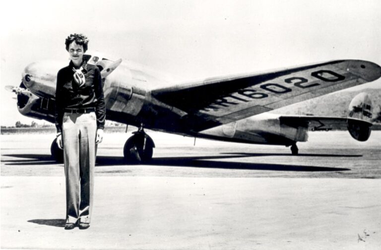 New Amelia Earhart bio delves into her unconventional marriage - Ars ...