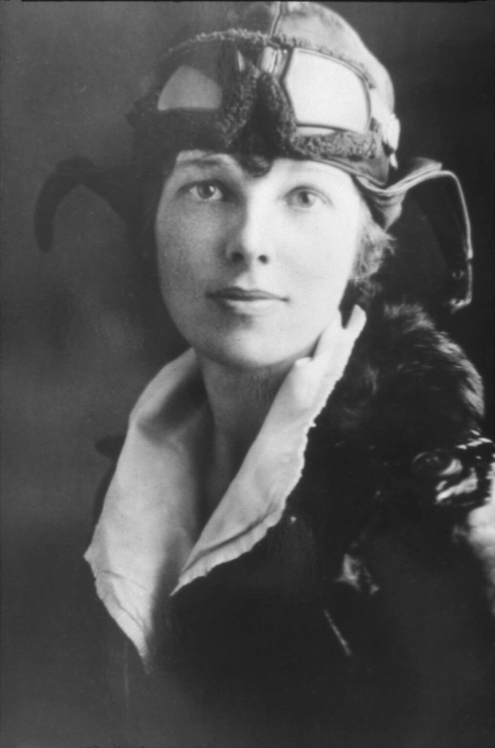 New Amelia Earhart bio delves into her unconventional marriage - Ars ...