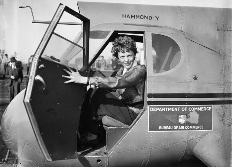 New Amelia Earhart bio delves into her unconventional marriage - Ars ...