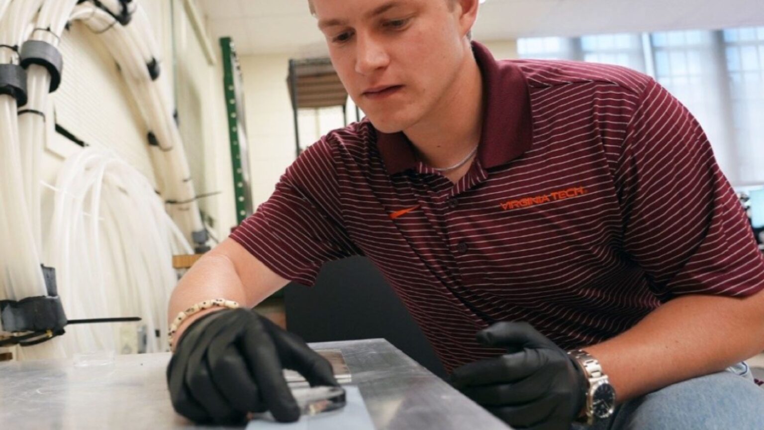 Ice discs slingshot across a metal surface all on their own - Ars Technica