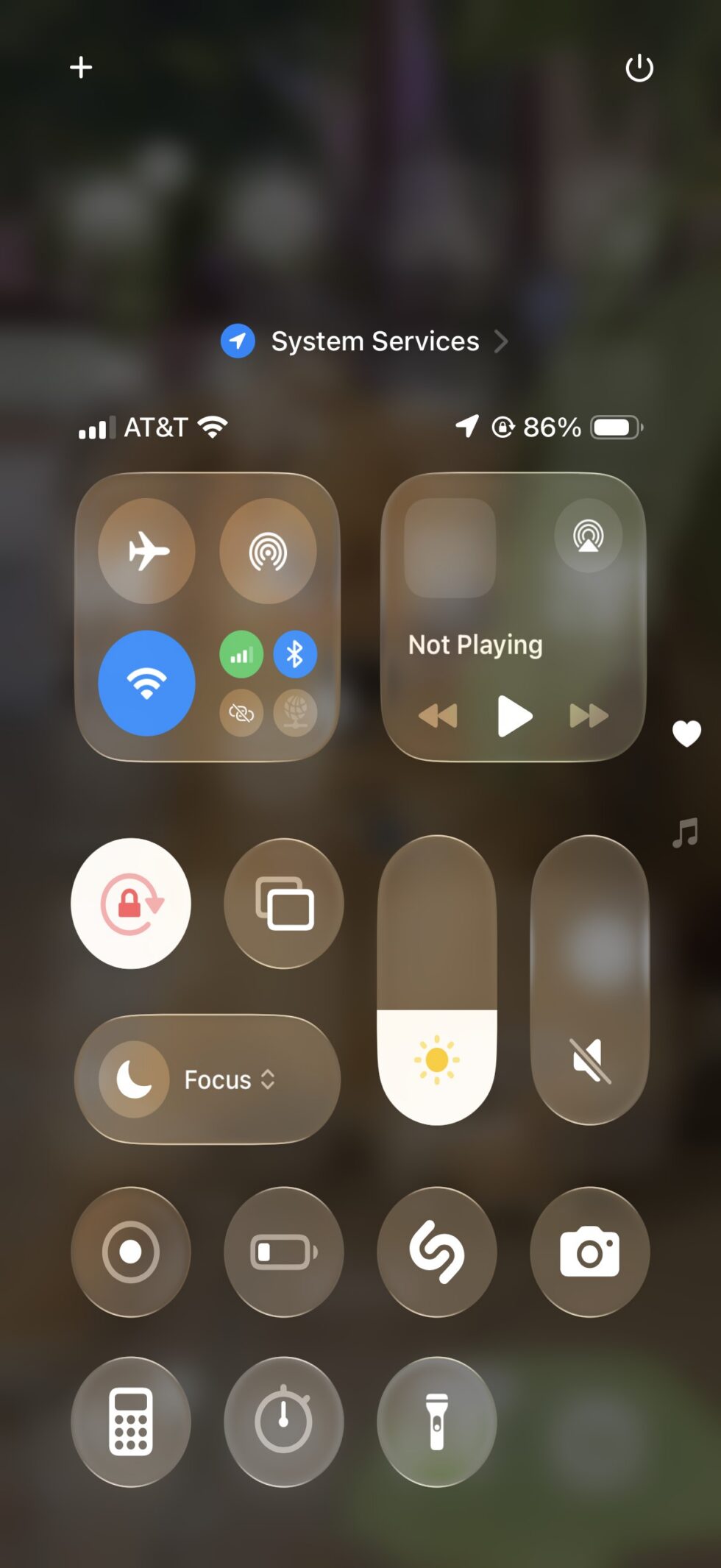 iOS 26 review: A practical, yet playful, update - Ars Technica