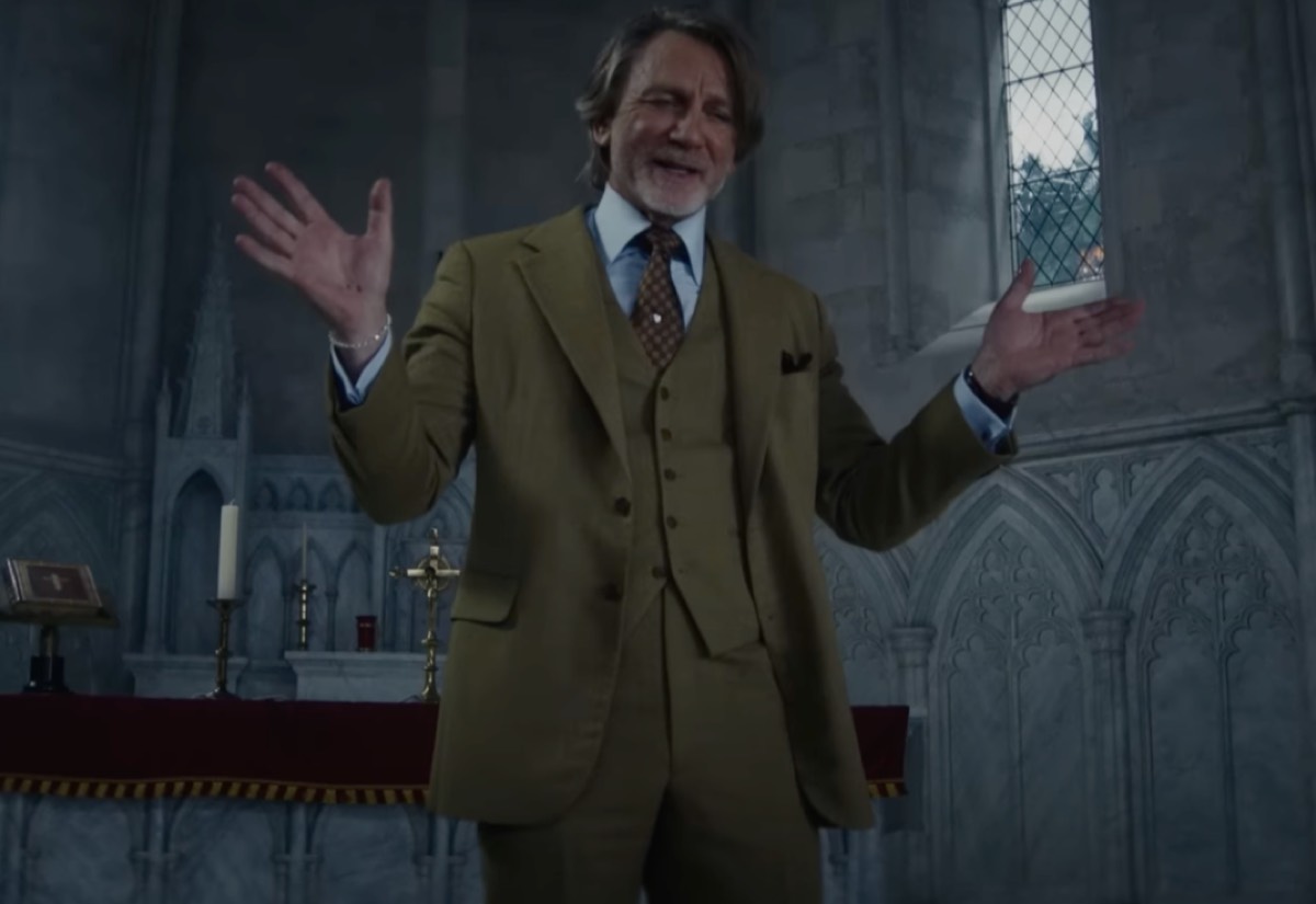 Benoit Blanc goes full Gothic in Wake Up Dead Man trailer - Ars Technica