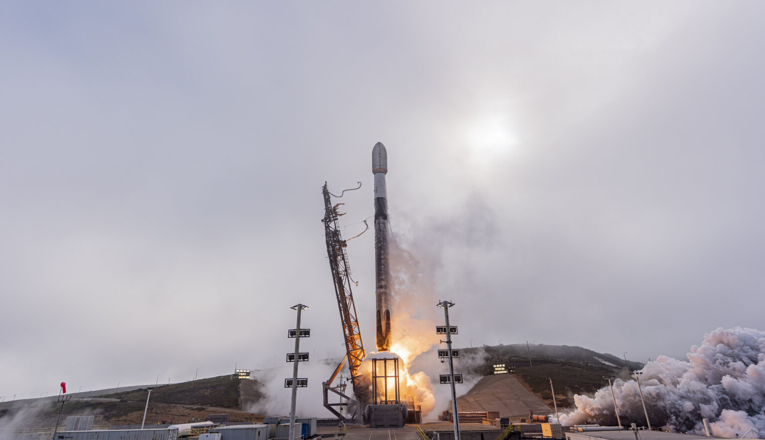 SpaceX has plans to launch Falcon Heavy from California—if anyone wants ...